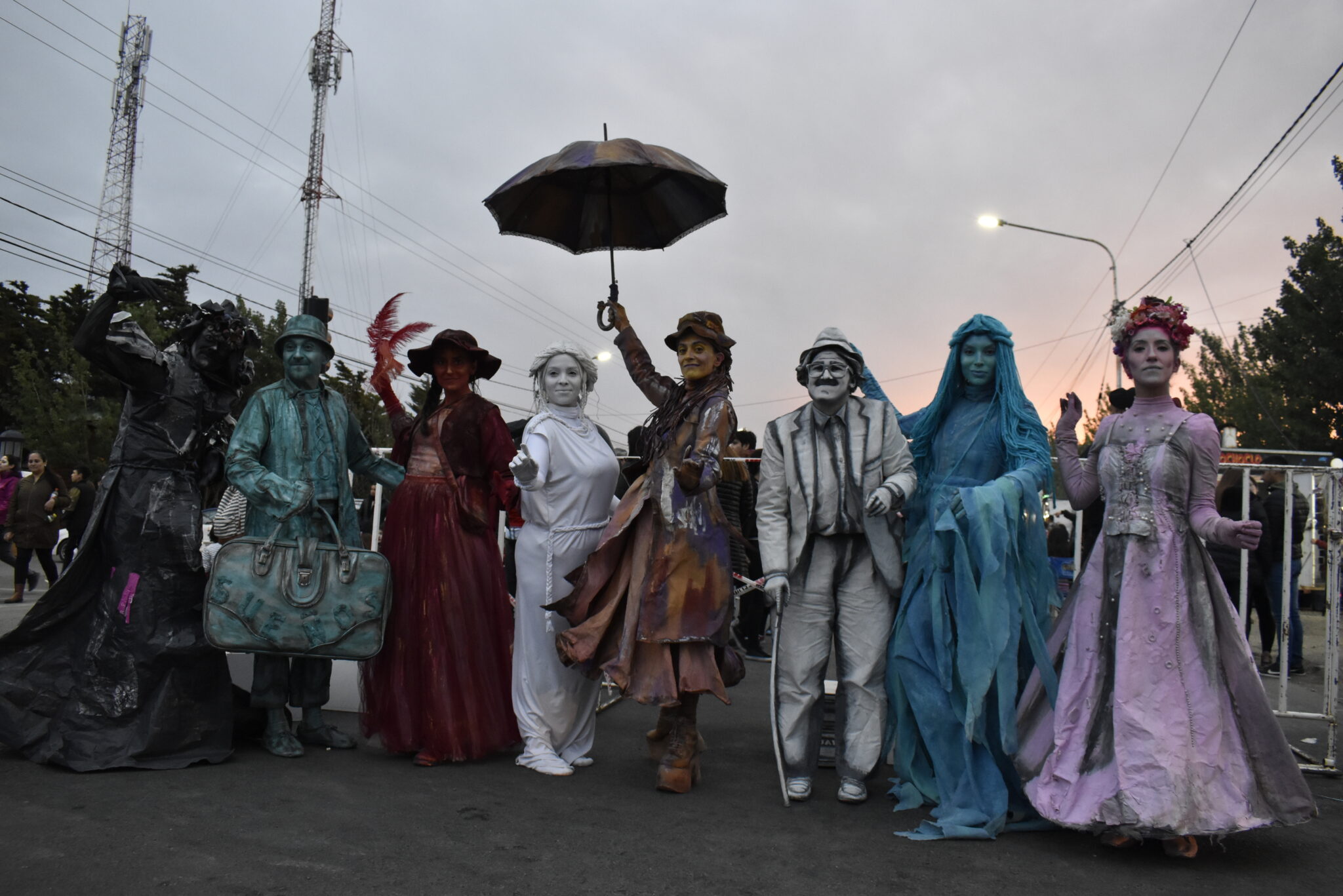 Paseo de Estatuas Vivientes en el Festival Río Gallegos – Noticias